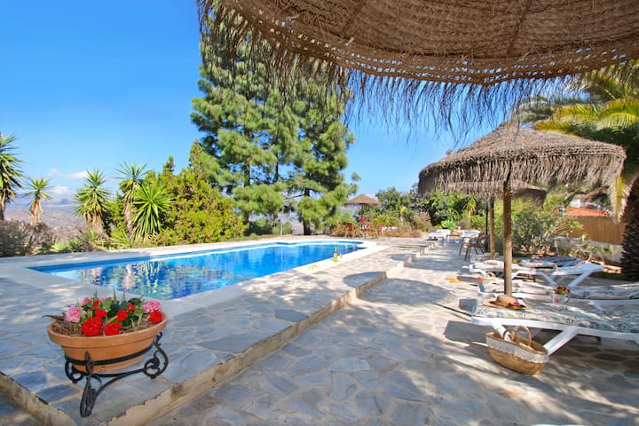 El Patio De La Loma – With Heated Pool - Spanien