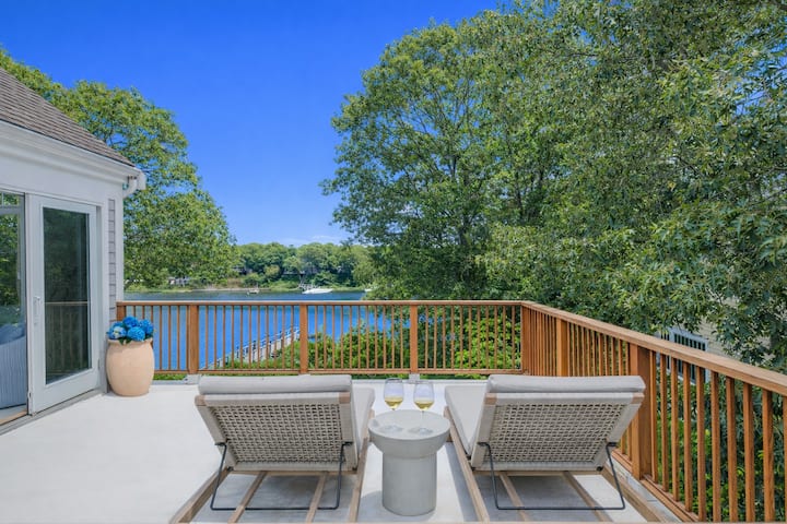*New* Waterfront Retreat. Spacious & Luxurious! - Martha's Vineyard, MA