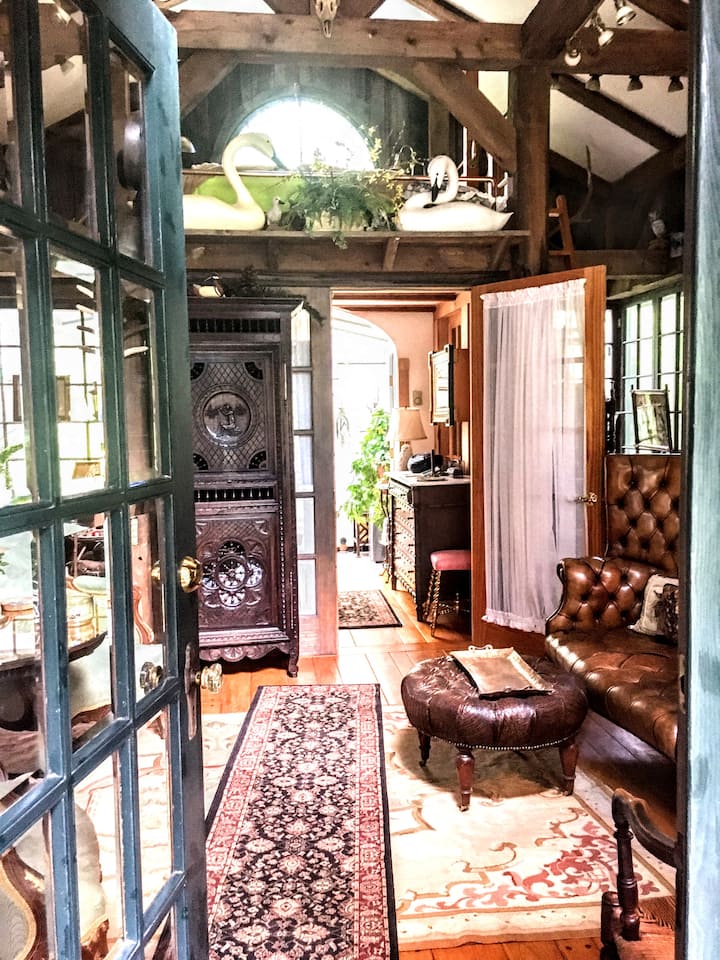 Swan Loft Cottage – A Storybook Stay - Lake Wallenpaupack, PA