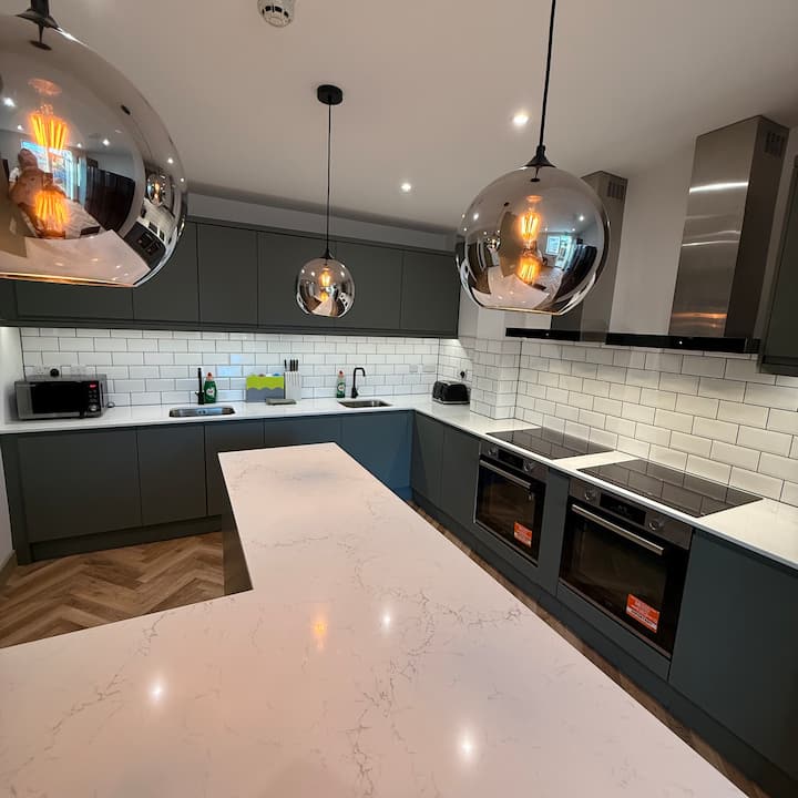 9-bedroom House With Driveway - Bristol