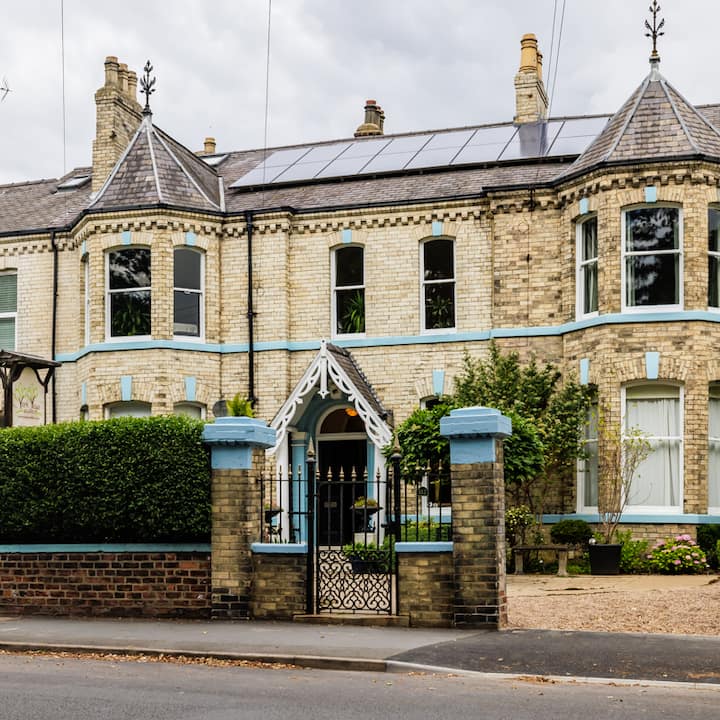 Very Large Ground Floor Apartment, Close To Centre - York