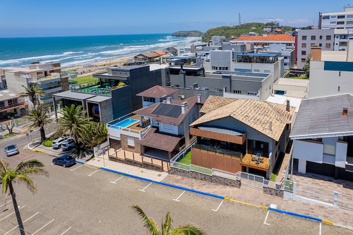 Casa Ampla Frente Para O Mar – Conforto E Lazer! - Torres, Brazil