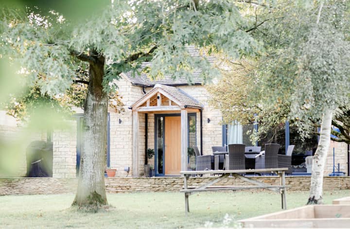 A Modern Cotswold Home Set In 7 Acres Of Country - Chipping Norton