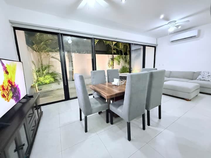 Casa Moderna Y Cómoda Con Gran Ubicación En Cancún - Cancún
