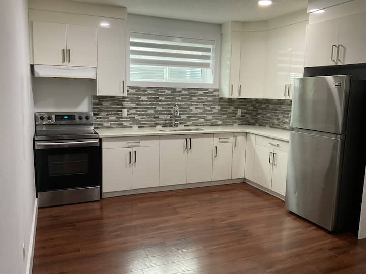 Private Bedroom & Bathroom In Strathcona - Edmonton, Canada