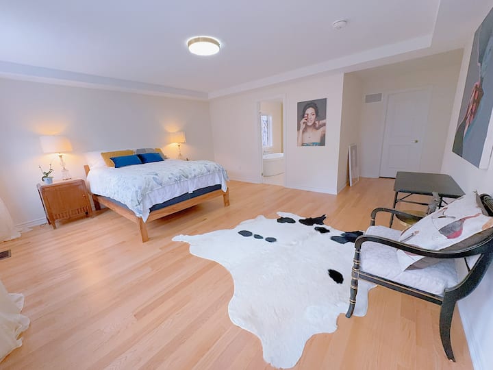Cozy Huge Master Bedroom. Private Bathroom Room #C - Bradford, ON, Canada