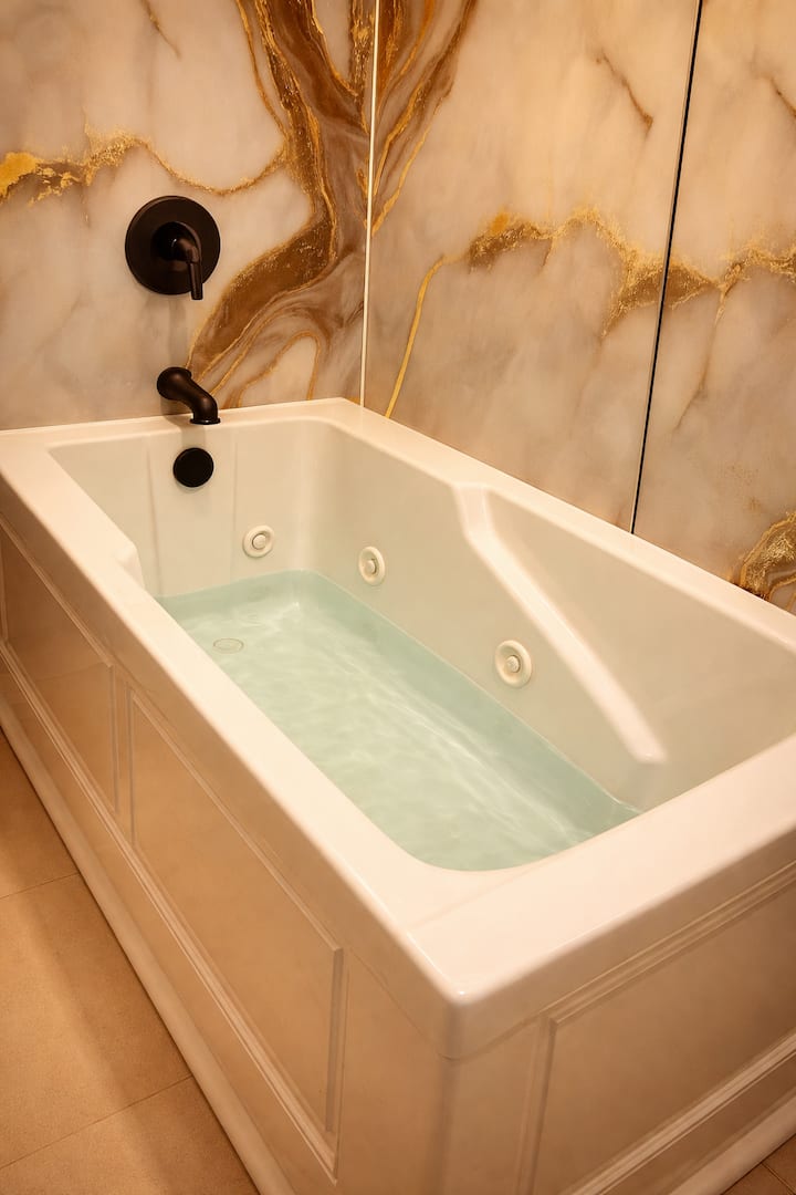 Jacuzzi Spa Suite- Romantic Waterfront Retreat - Hernando Beach, FL