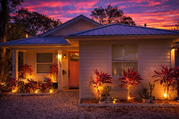 Romantic Cottage In Old Town, Walk To Downtown - St. Augustine, FL