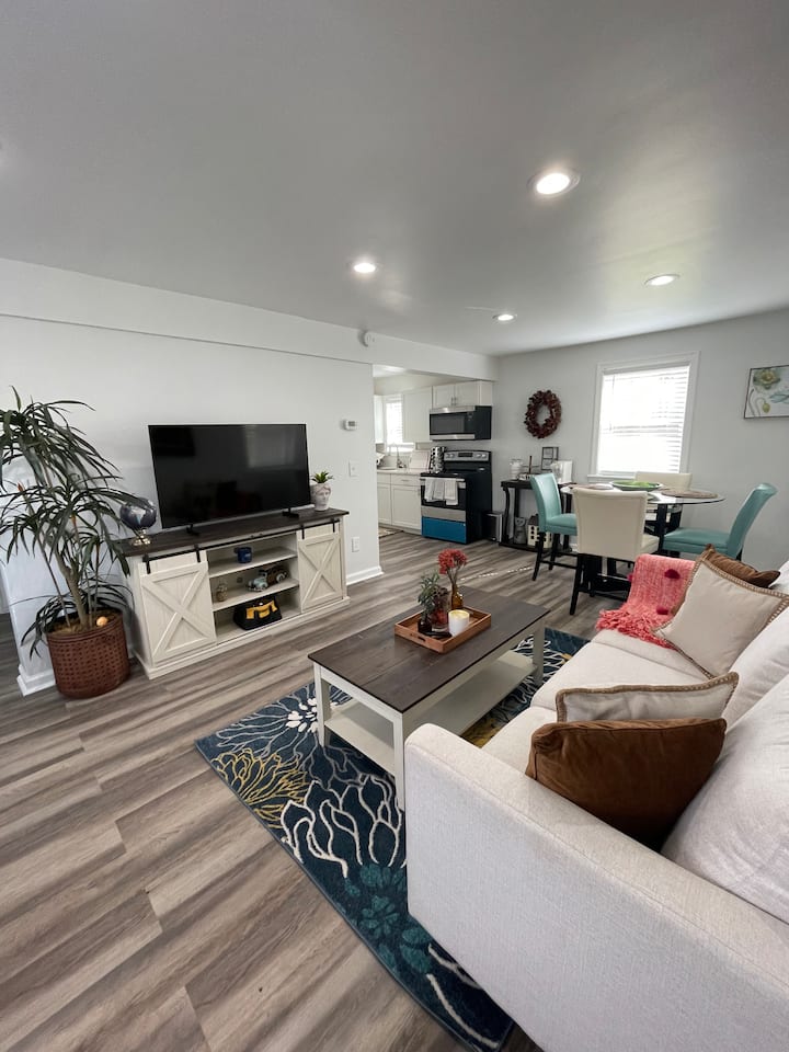 Renovated Private Unit With Full Kitchen Big Yard - Fairfax, VA