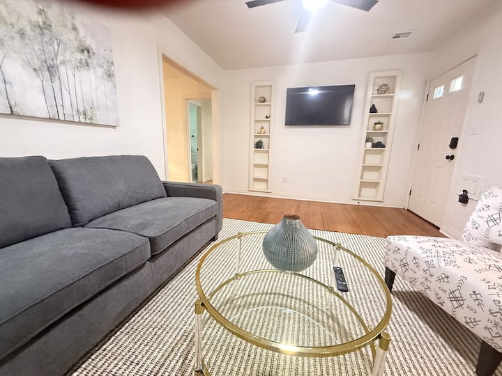 2-bedroom Cozy & Clean. Short Walk To The Paseo. - Boathouse District - Oklahoma City