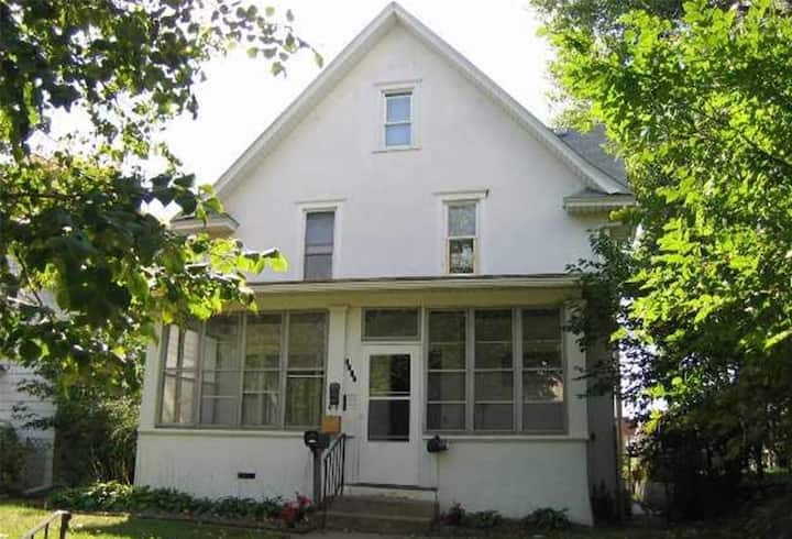 Urban Craftsman Near Light Rail - Saint Paul, MN