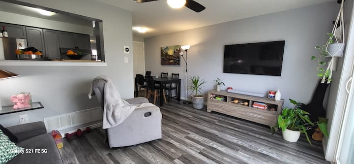 2 Bedrooms In Barrie House - Barrie