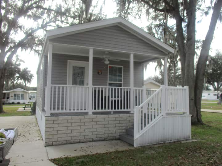 Cozy Cottage - Zephyrhills, FL