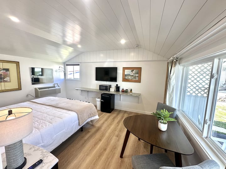 Gallagher's Travels Room 5 (King Bed) - Bar Harbor, ME