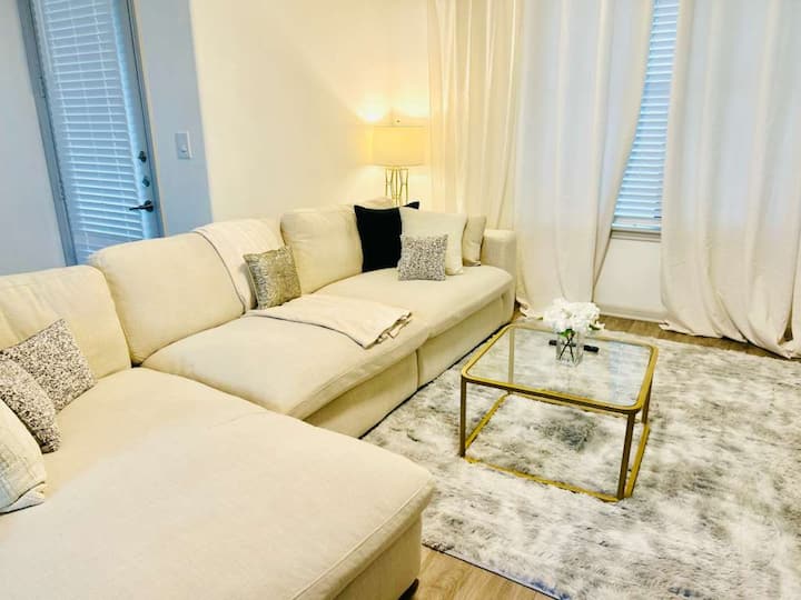 Cozy & Chic Frisco Scape - Frisco, TX