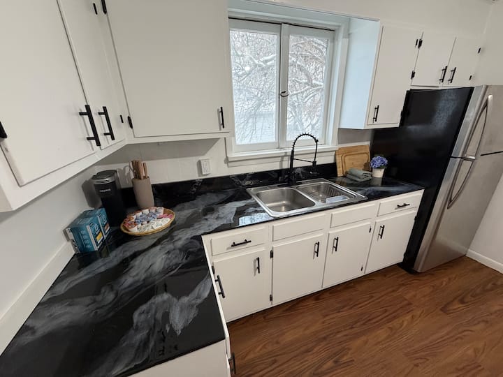 2 Min To Rgh. Travel Rn Discounts! Dm Us! - Rochester, NY