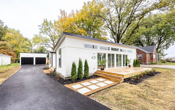 Newmodern Luxury Haven With Heated Bathroom Floors - Belleville, IL
