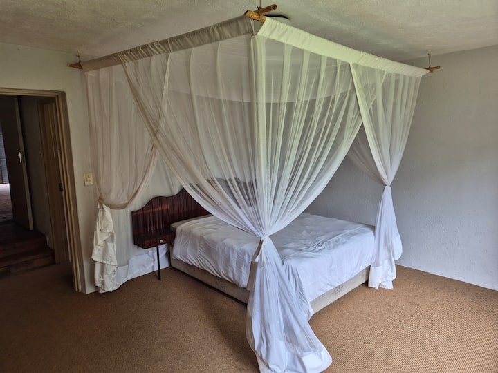 Mac - Nificent Farm House - White River