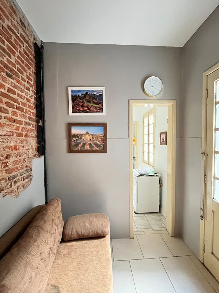 Apartamento Pequeno Com Terraço No Centro - Santa Maria