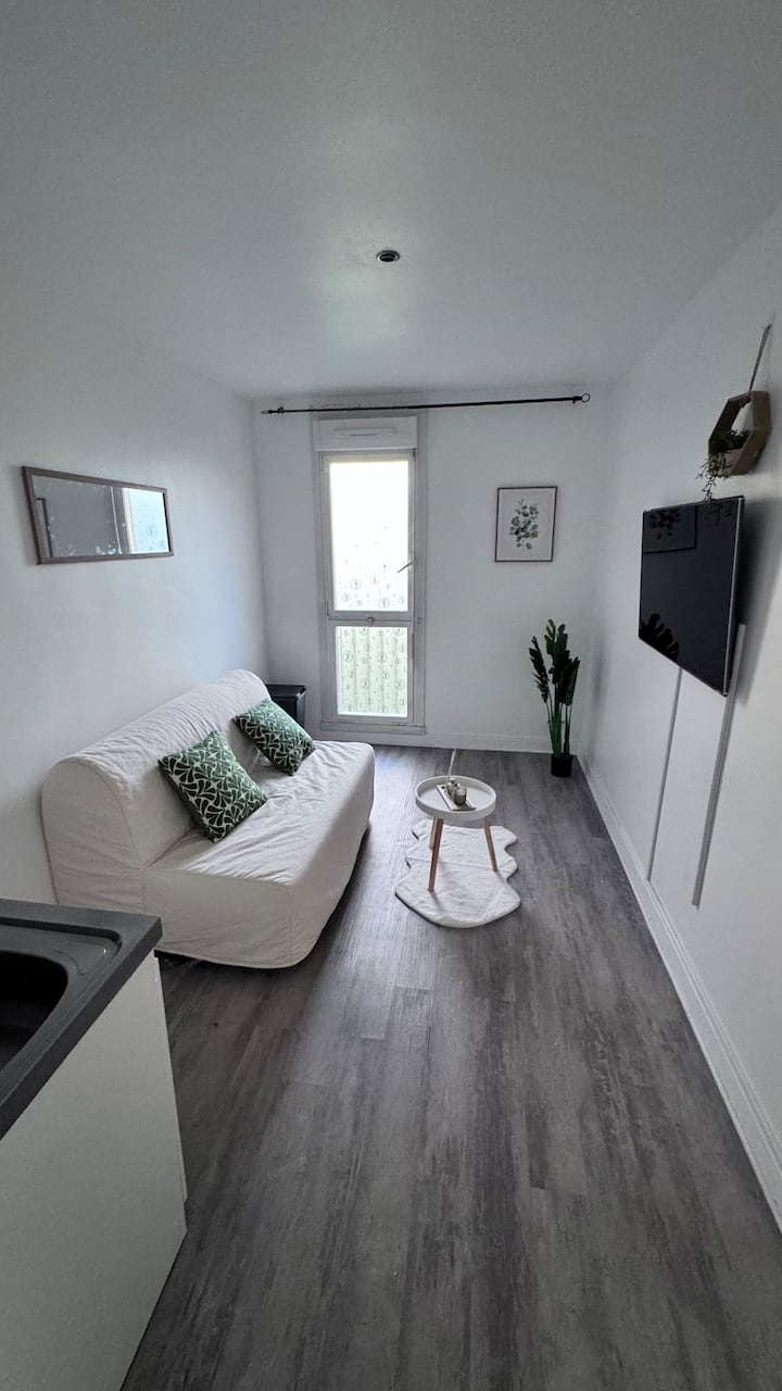 Ambiance Florale & à Proximité Des Commerces - Savigny-le-Temple