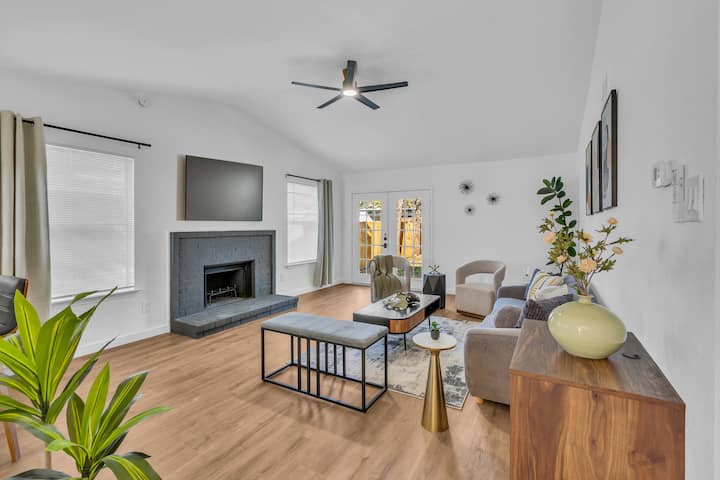 Modern & Cozy Home 2 Br, 2 Bathrooms, Kitchen - Garland, TX