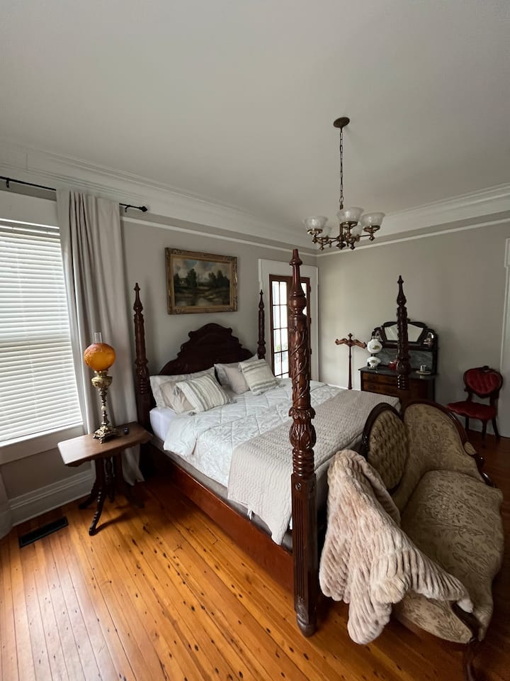 Mayors Mansion. Built 1895 By Mayor Of Hill City. - Signal Mountain, TN