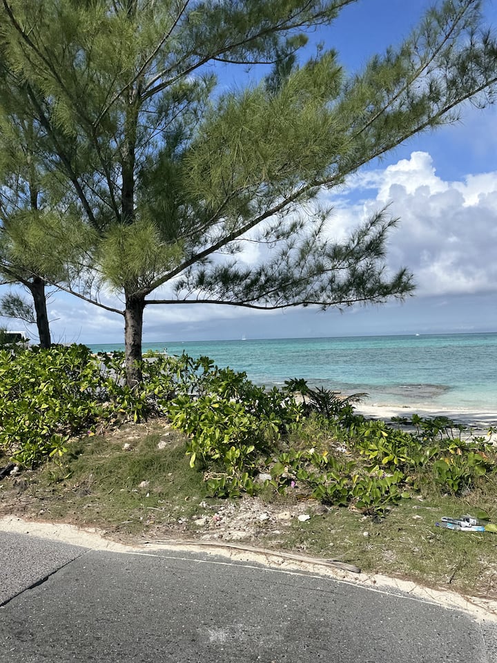 Delaporte: 3 Bedroom Beach Comfort - Nassau