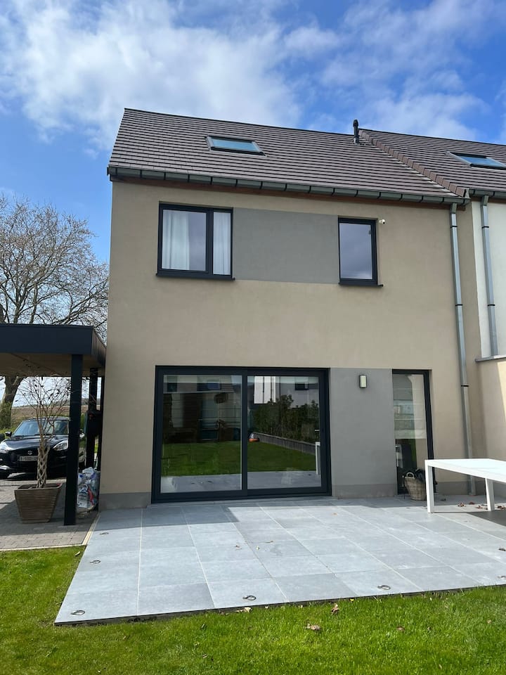 Maison 3 Façades Dans Un Quartier Super Calme - Nivelles