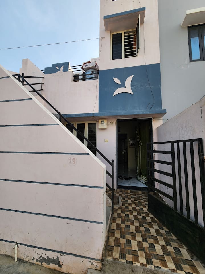 A Serene Nature-surrounded Stay In D Heart Of Bhuj - Bhuj