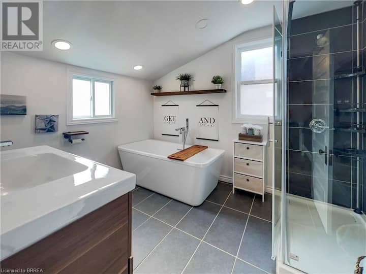 Erie Avenue Landing - Brantford, ON