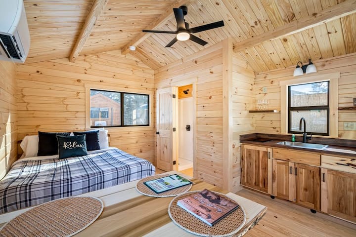 Cozy Couples Ski Cabin #7 - Studio - Queen Bed - Bethel, ME