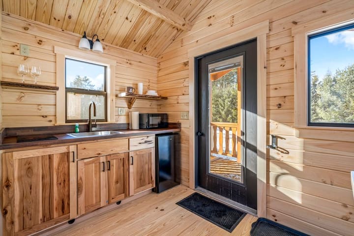 Cozy Ski Cabin #7 - Studio - Queen Bed - Bethel, ME