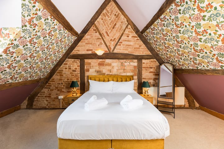 Central Stratford-upon-avon, 2 Bed Property - Stratford-upon-Avon