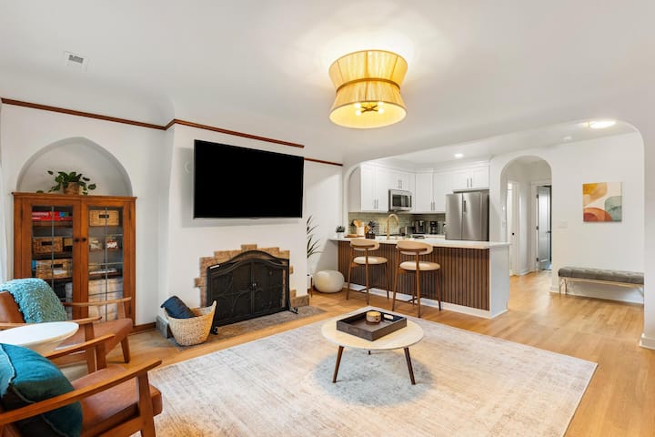 Mid-century Modern Retreat In Eastlake - Seattle, WA