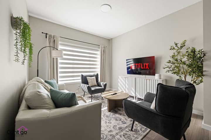 The Breeze | Sleeps 8 | Near Wem | Garage | Aircon - Edmonton, Canada