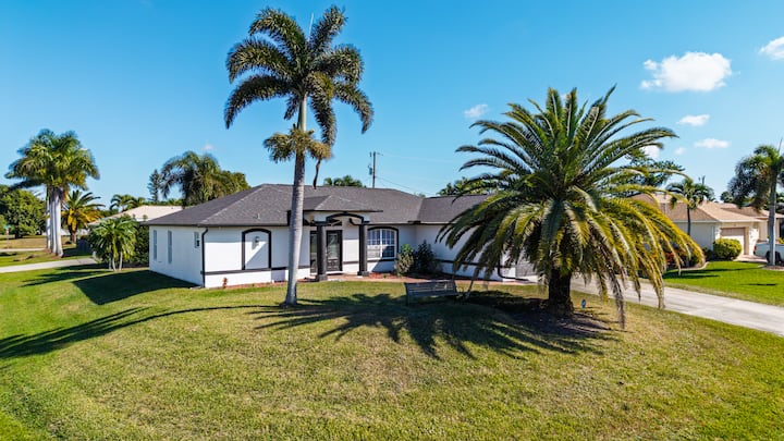 Spacious/ 3 Bedroom / 8 Guests - Cape Coral, FL