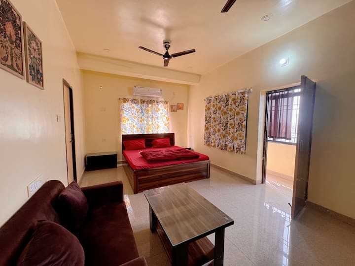 Studio W/ Kitchen & Living | Walk To Temple 307 - Deoghar
