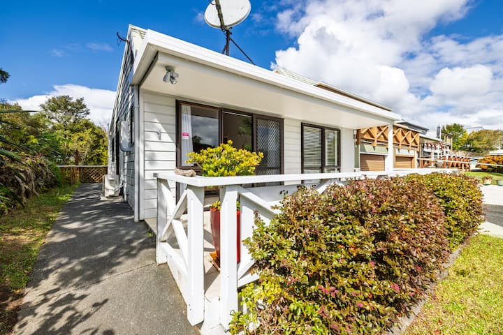 Whimsical Chalet - Paihia