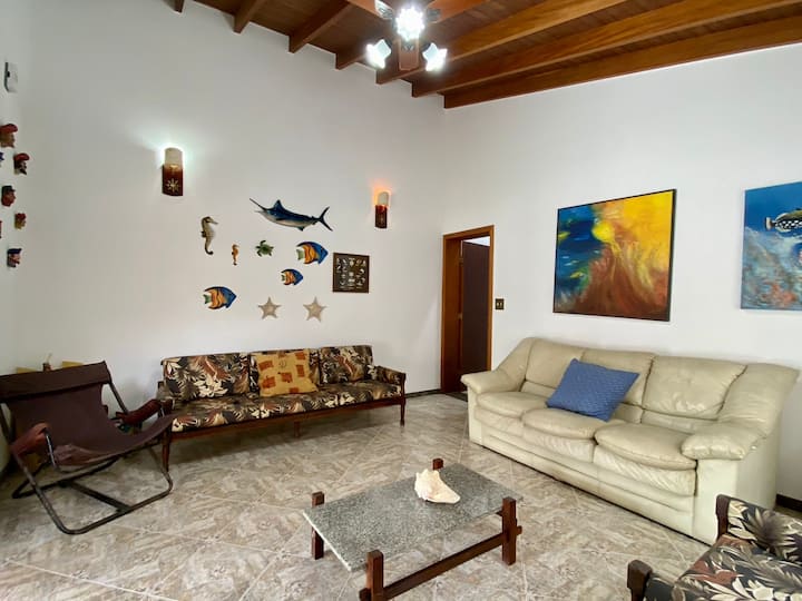 Casa Caiçara - A Poucos Passos Do Mar Da Enseada - Ubatuba