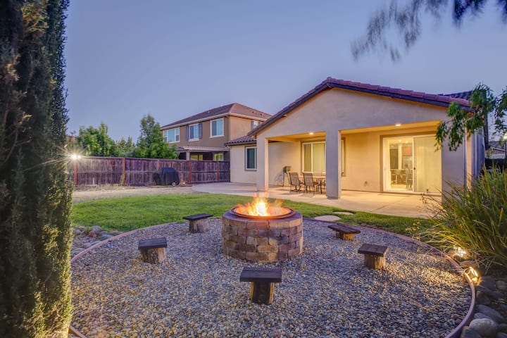 Modern Home In Elk Grove By Sweet Staycations - Elk Grove