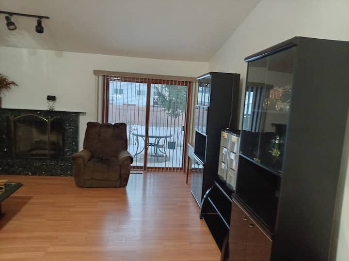 Nice Home In Westland - Livonia, MI