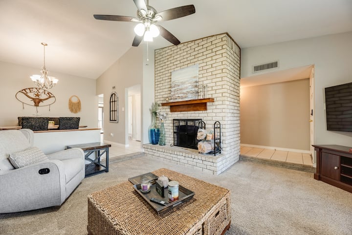 Ashlock Retreat | Family-friendly Near Grandscape - The Colony, TX