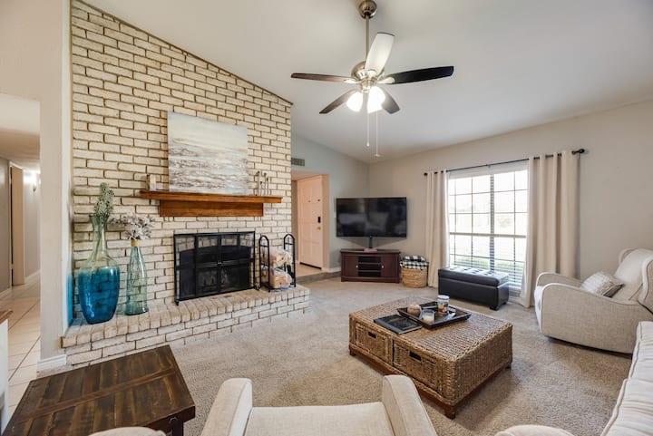 Ashlock Retreat | Family-friendly Near Grandscape - The Colony, TX