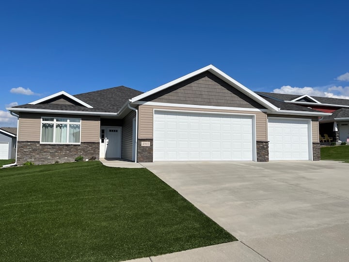 Welcome To Hudson House! - Bismarck