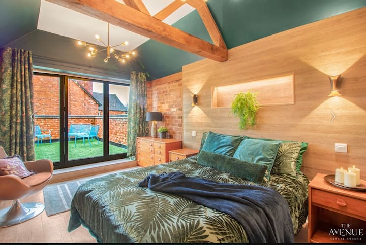 Sutton Coldf’d, Nec
B’ham, Belfry, 5bed&5 Ensuite - Birmingham