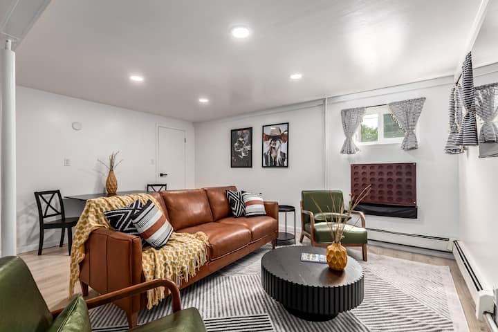 Golden 2br • Near Hospitals - Lakewood, CO