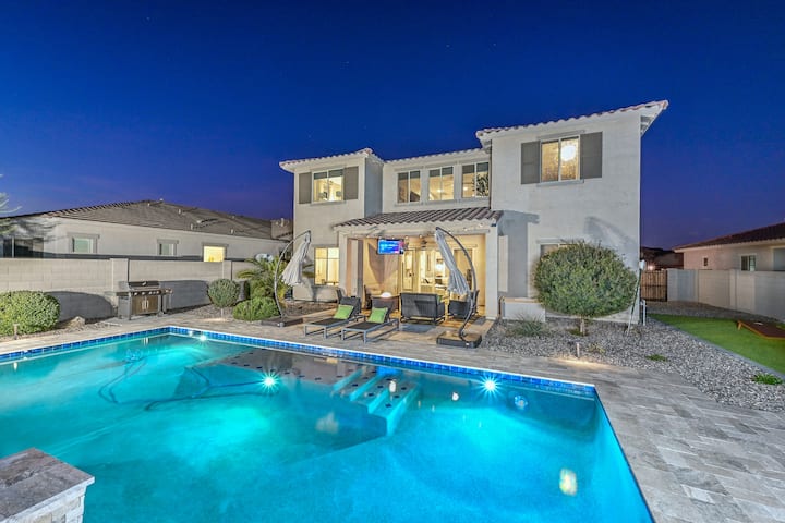 Family-friendly 5 Br Home - Heated Pool Included - Buckeye, AZ