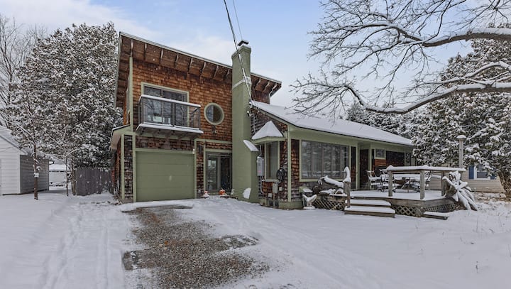 Artsy Zen Retreat W/ Sauna - Burlington, VT