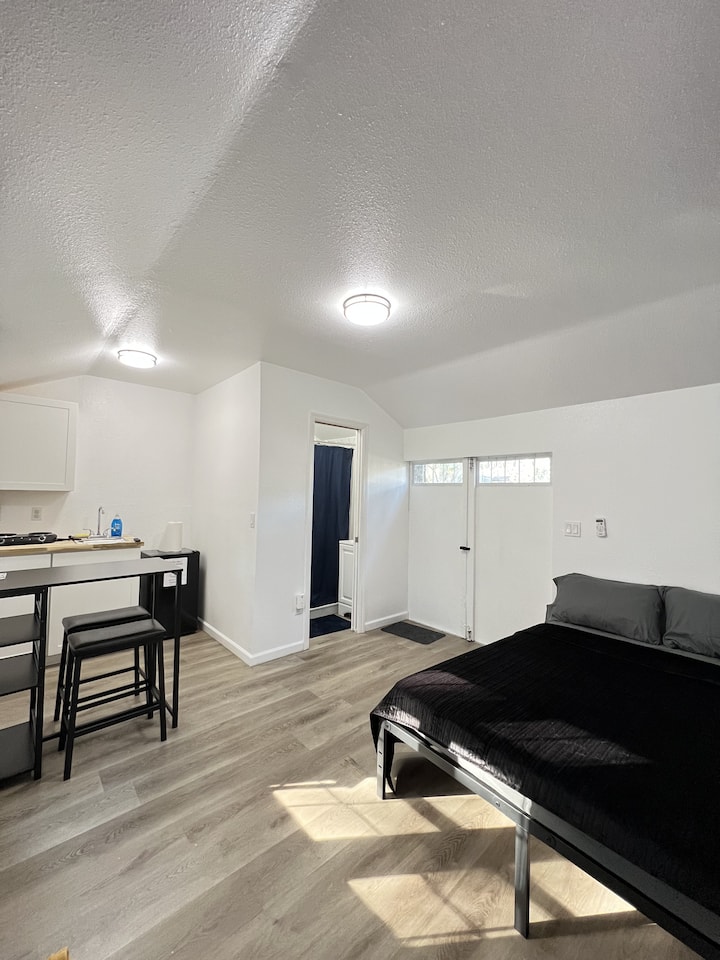 Tiny Home Backyard Retreat | Private & Peaceful - DeLand, FL