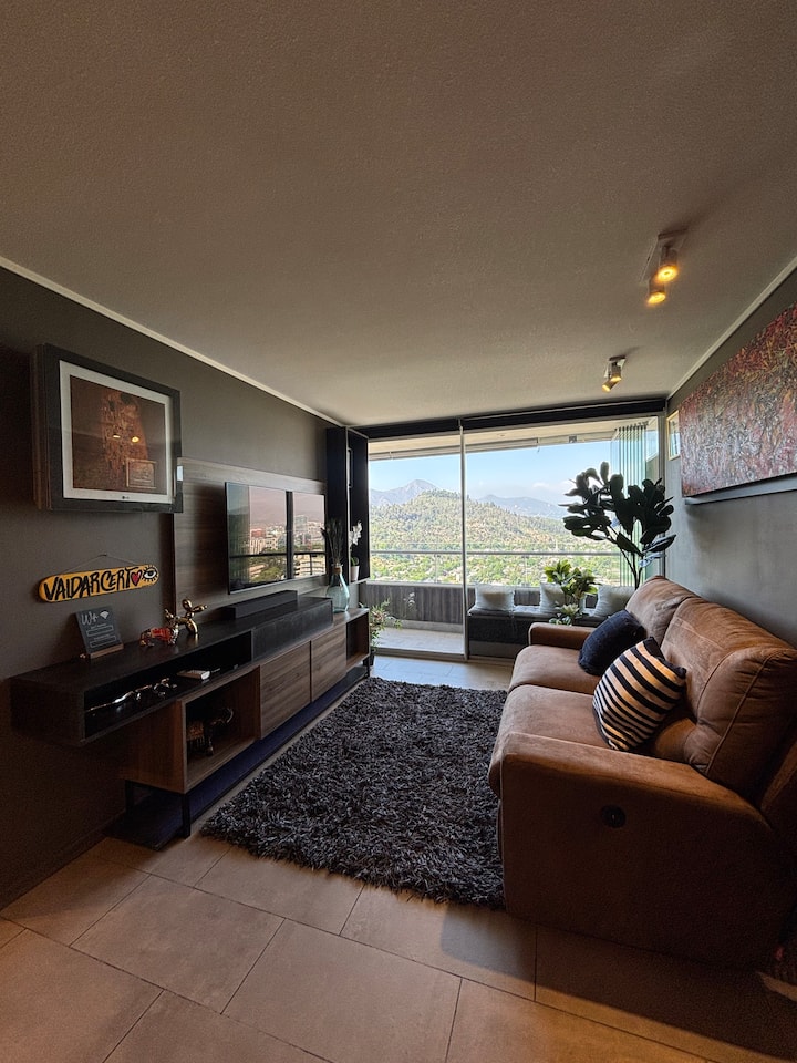 La Mejor Vista De Santiago, Al Lado Del Cerro. - Chile